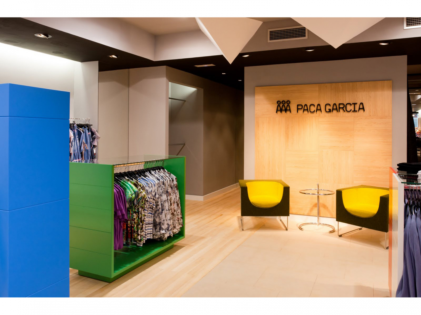 Paca García. Marca de moda femenina. Diseño de marca y tienda